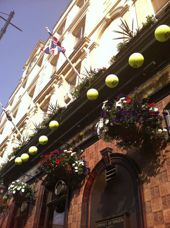 London photo of the day: a pub with balls - FlickFilosopher.com